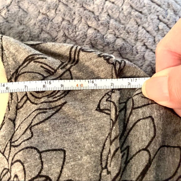 Erge Designs | Tops | Erge Design Long Sleeve V Neck Top Gray Print L ...